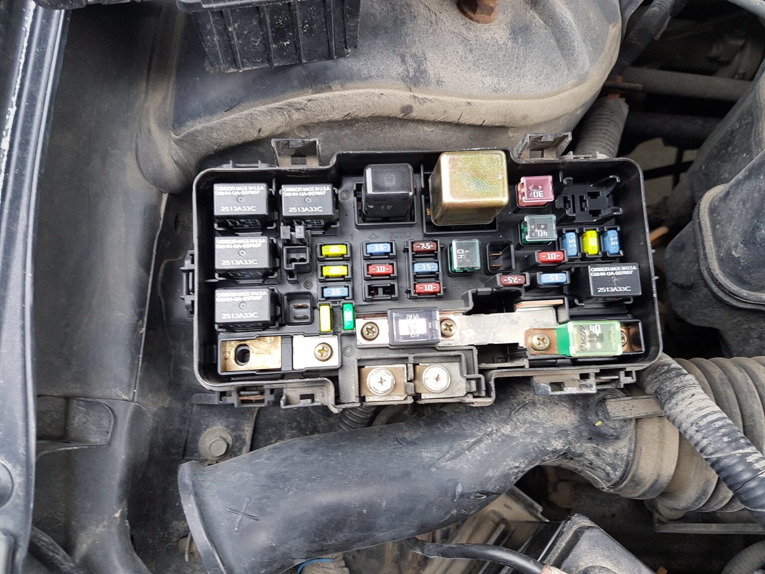 Headlights Randomly Turning Off While Driving: 8 Causes and Exact Fixes